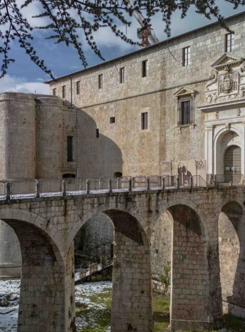 Castel del Monte, il borgo delle streghe e capitale dei pastori - Taste ...