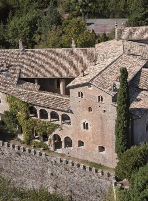 Castel del Monte, il borgo delle streghe e capitale dei pastori - Taste ...